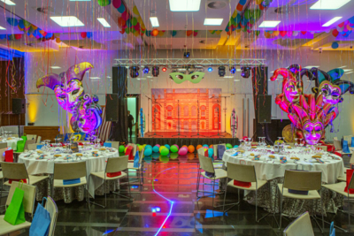 3 ideas divertidas para fiestas temáticas de empresa